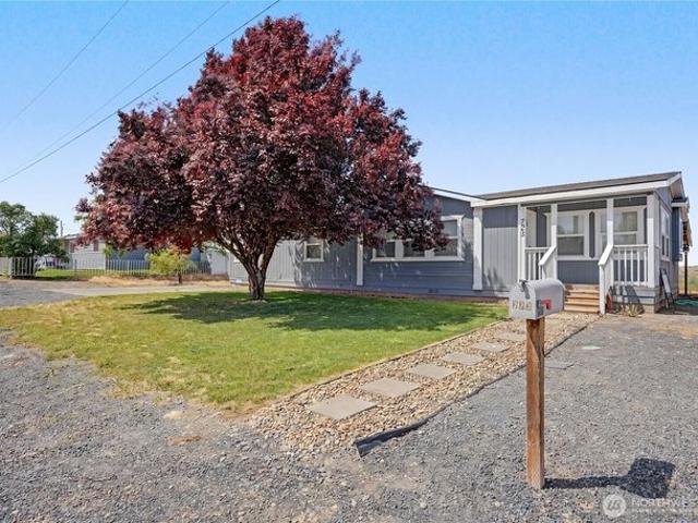 723 S Jackson St, Warden, WA 98857