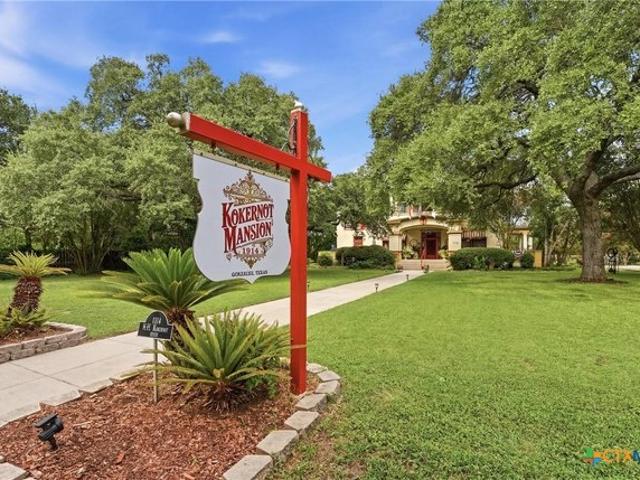 723 Saint James St, Gonzales, TX 78629