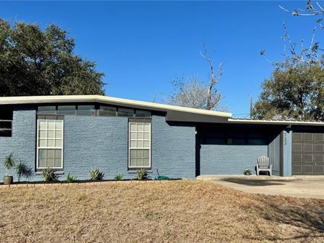 723 Santa Barbara Dr, Kingsville, TX 78363