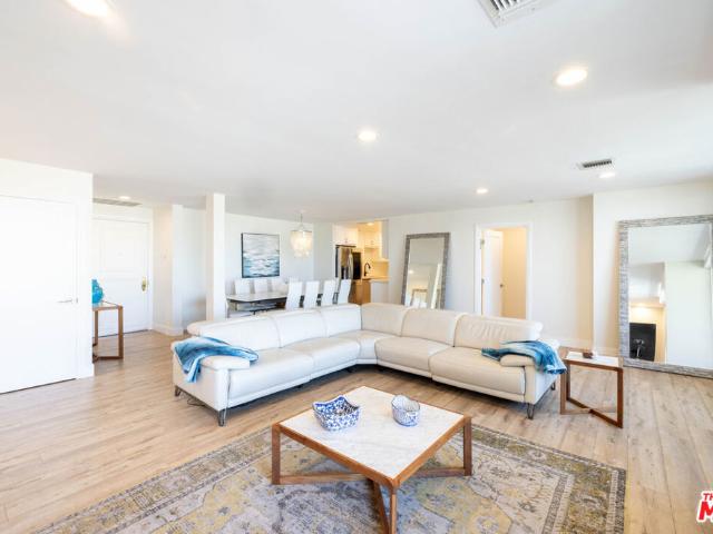 723 Palisades Beach Road 318