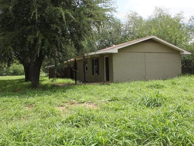 723 W Brazos St, Pearsall, TX 78061