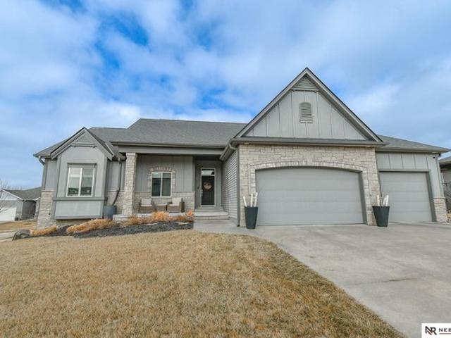 7244 Rebel Dr, Lincoln, NE 68516