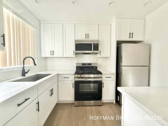 7245 Bakman Ave Sun Valley, CA 91352