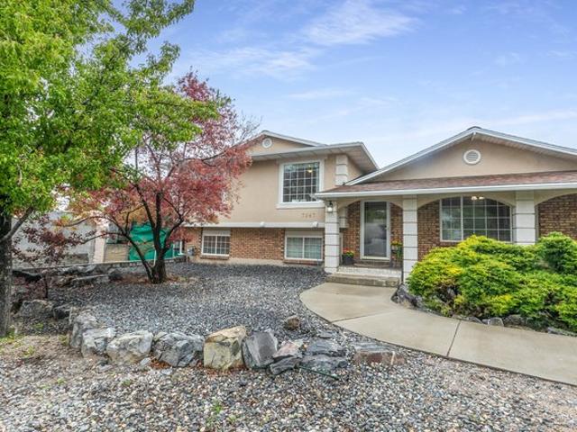 7247 S Wood Green Rd W, West Jordan, UT 84084