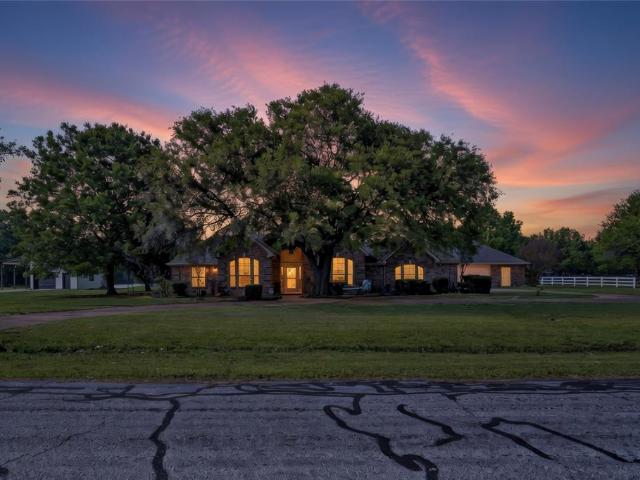 7247 Somerset Ln, Aubrey, TX 76227 | MLS #21234 | Compass