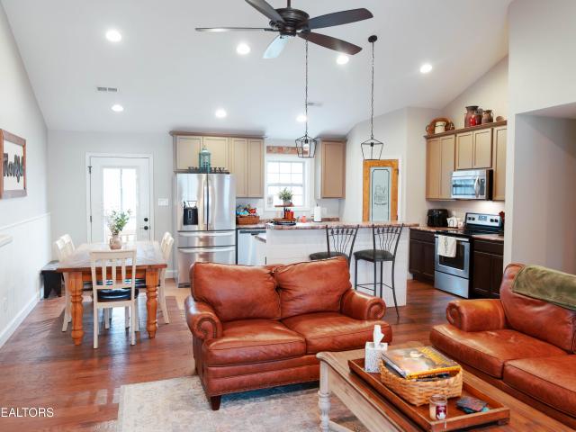 7248 Thornbrook Lane