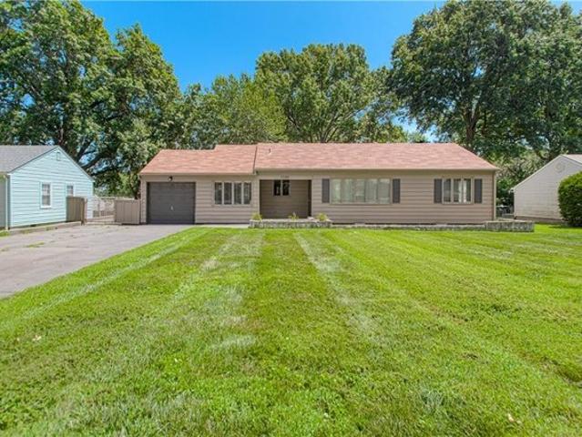 7249 Marty St, Overland Park, KS 66204