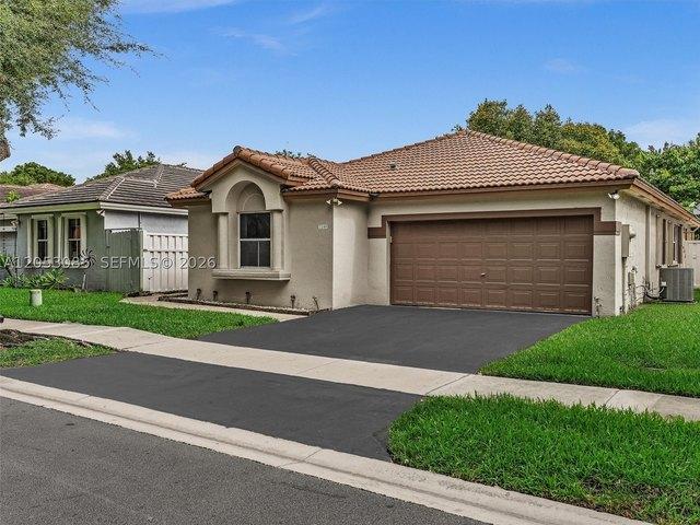 7249 NW 1st Mnr, Plantation, FL 33317