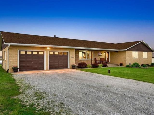7249 Benton Linn Rd, Cedar Rapids, IA 52404