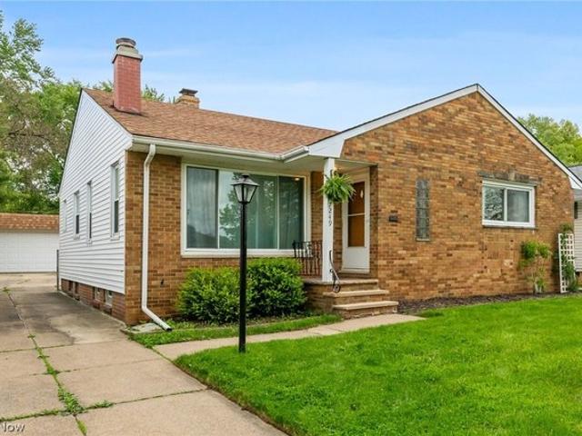 7249 Greenleaf Ave, Parma, OH 44130