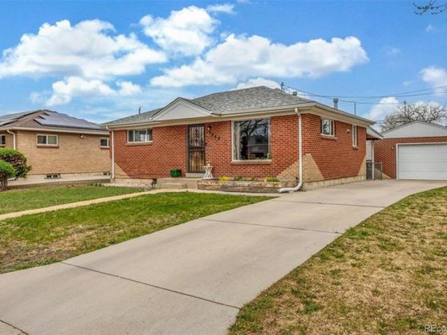 7240 Avrum Dr, Denver, CO 80221