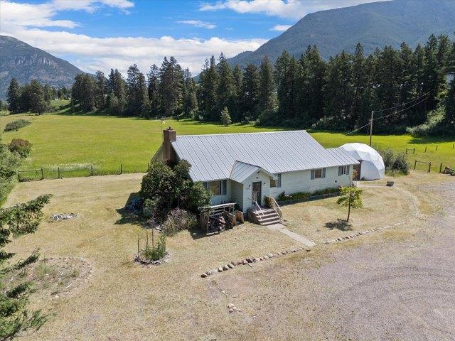 7240 US Highway 2 E, Columbia Falls, MT 59912