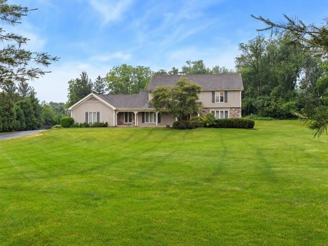 7241 Foxfire Dr, Crystal Lake, IL 60012