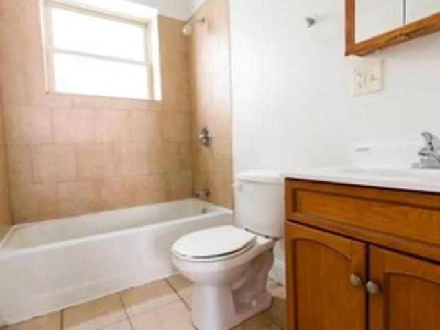 7241 49 S Phillips Ave, Chicago, IL 60649