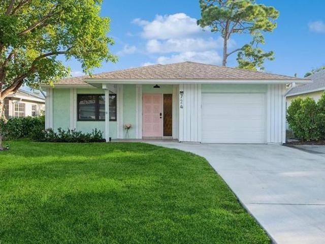 724 92nd Ave N, Naples, FL 34108