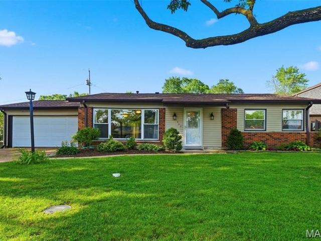 724 Caspian Ln, Saint Louis, MO 63125