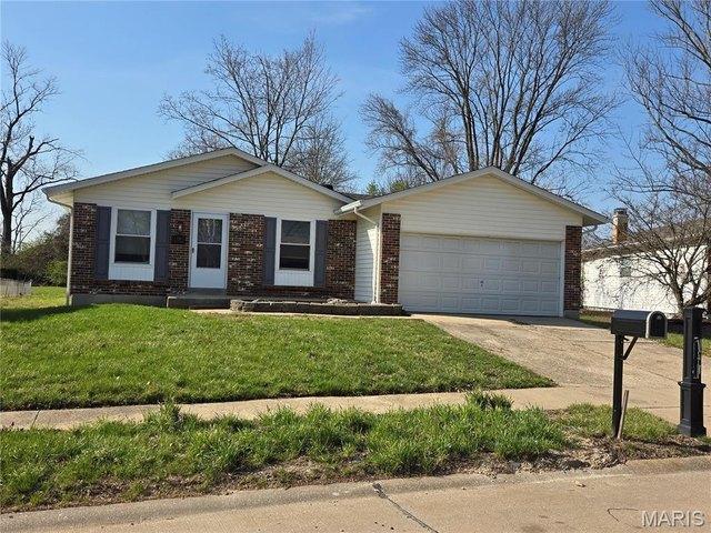 724 Baltic Dr, Florissant, MO 63031