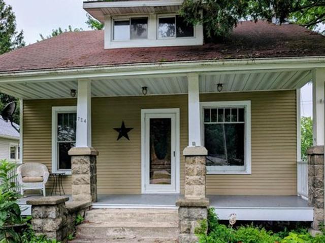 724 Garfield St, Hobart, IN 46342