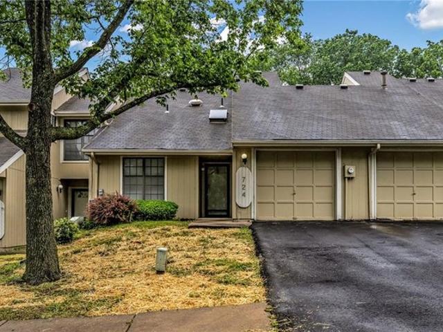 724 E 122nd Ter, Kansas City, MO 64146