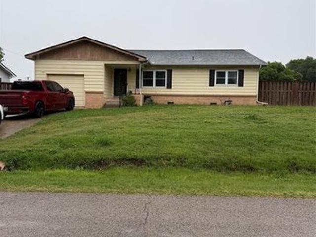 724 E 17th St, Prague, OK 74864