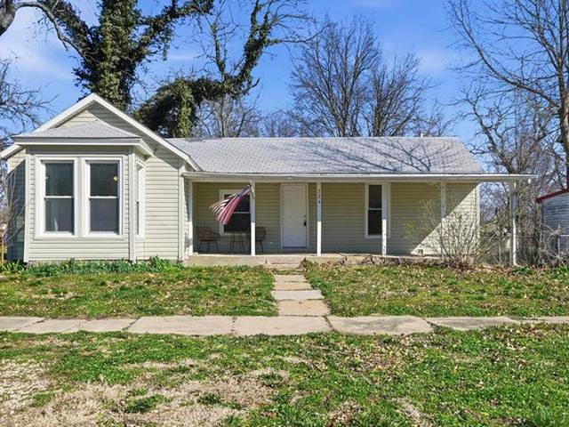 724 Ellinwood St, Osage City, KS 66523