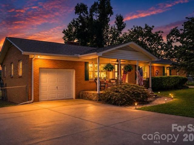 724 Hillcrest Dr, Bessemer City, NC 28016