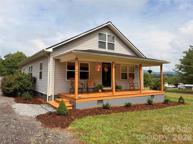 724 Johnson Farm Rd, Hiddenite, NC 28636