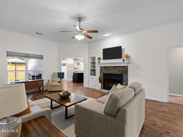 724 Oakwood Court