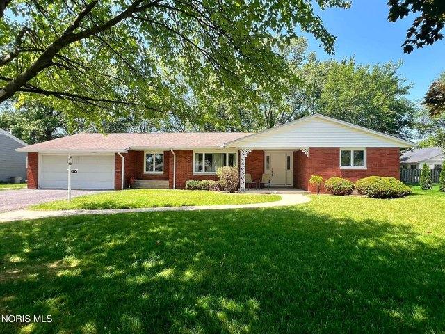 724 Londonderry Dr, Findlay, OH 45840