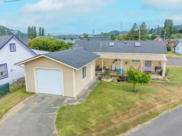 724 Laurel Ave, Reedsport, OR 97467