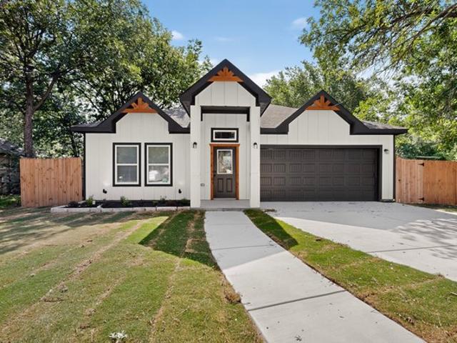 724 N Clements St, Gainesville, TX 76240