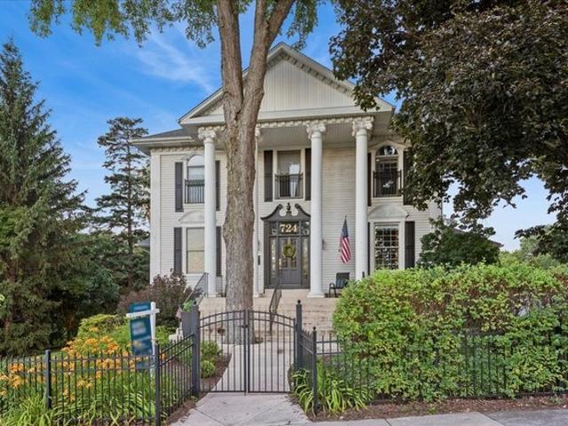 724 S Batavia Ave, Geneva, IL 60134