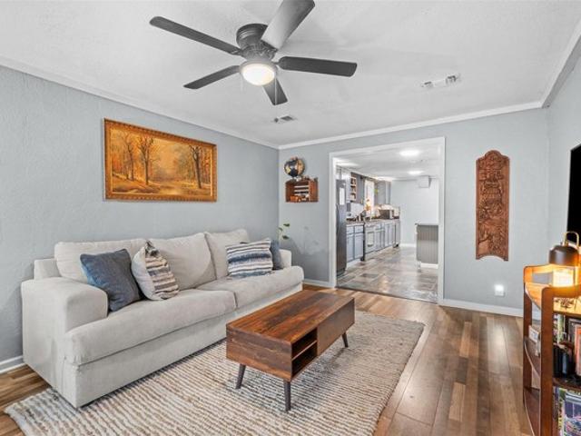 724 Scarbrough St, Rockdale, TX 76567