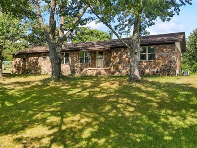 724 Sycamore St, Mountainburg, AR 72946