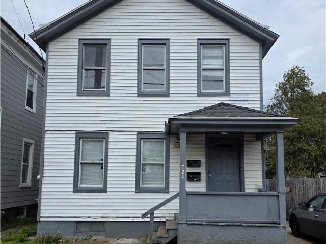 724 Warren Street