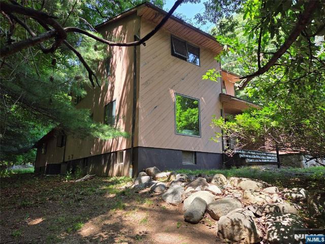 724 Tall Oaks Court