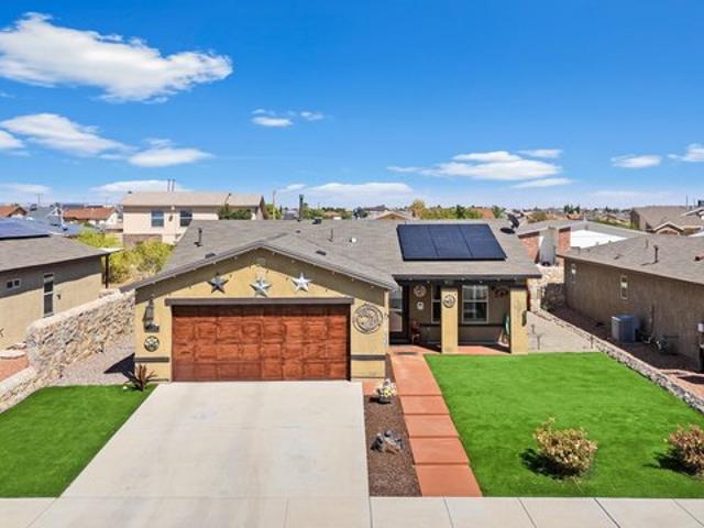 724 Villa Romero Dr, Horizon City, TX 79928