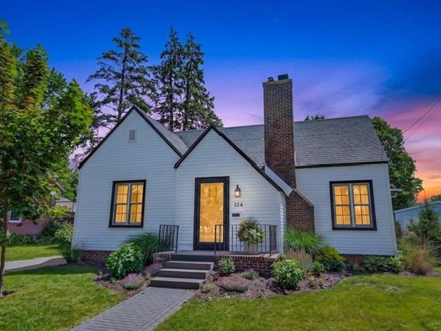 724 Yuba St, Janesville, WI 53545