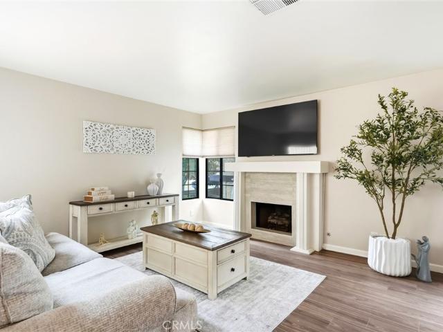 7255 Balboa Blvd, Unit 20, Lake Balboa, CA 91406 | MLS #SR26092