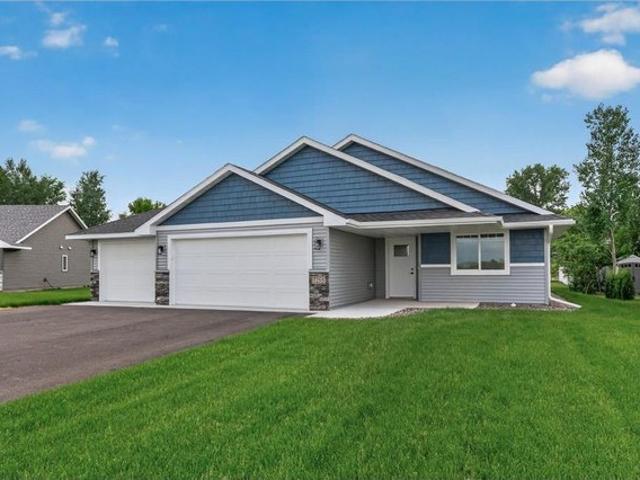 7255 Hawthorne Ct, North Branch, MN 55056