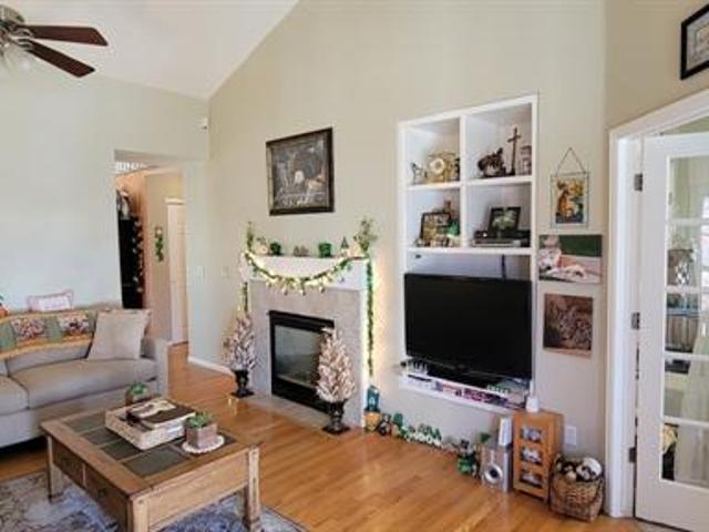 7258 Bonnie Brae Lane