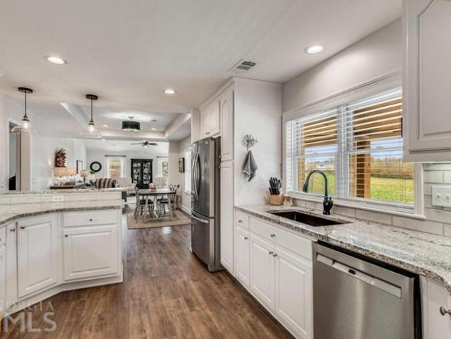 7250 Pea Ridge Rd, Gainesville, GA 30506
