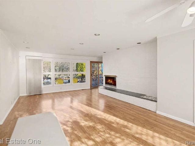 7251 Cottonwood Knoll