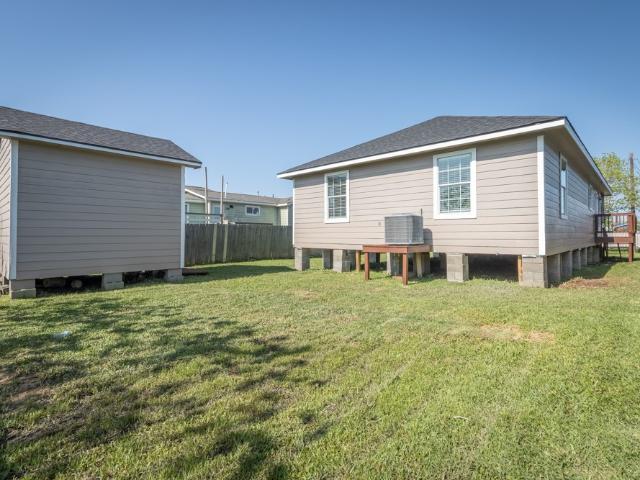 725 10th St, Dickinson, TX 77539 | MLS #51598