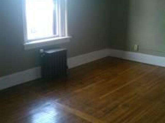 $725 / 1br Large 1BD All included! North Buffalo map