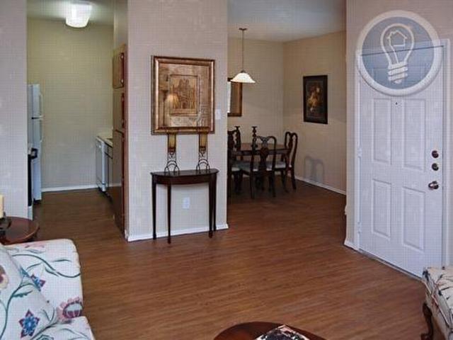 $725 / 1br 650ft² Brentwood living/CAP metro right to CAMPUS. brentwood/north central