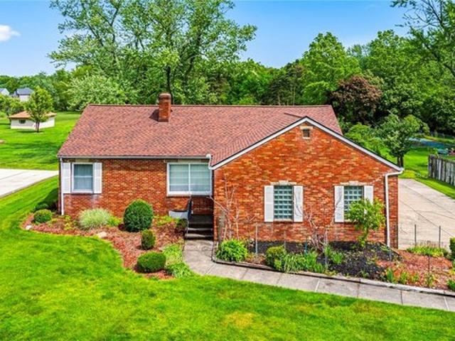 725 Chestnut Rd, Seven Hills, OH 44131