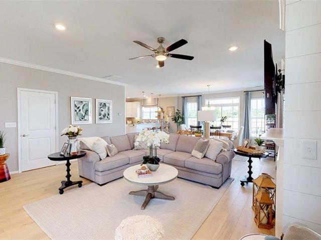 725 Crestfield DR