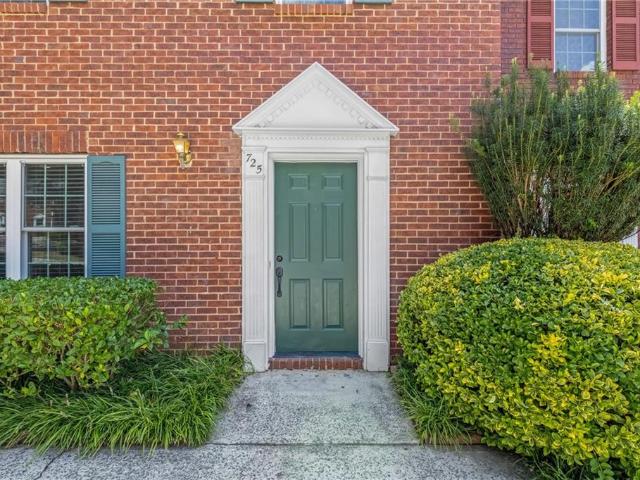 725 Anderson Walk