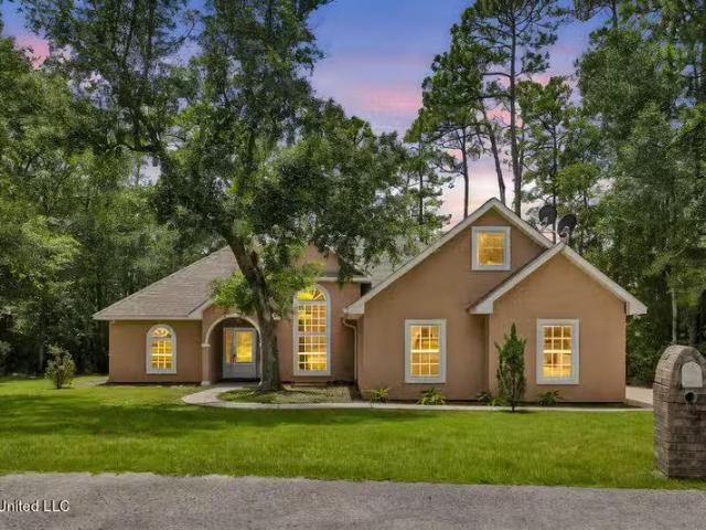 725 AKIKAI DR, DIAMONDHEAD, MS 39525 Single Family Residence F.